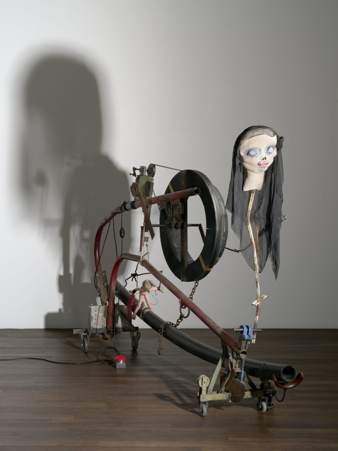 Mechanik und Menschlichkeit: Eva Aeppli und Jean Tinguely – lehmbruckmuseum